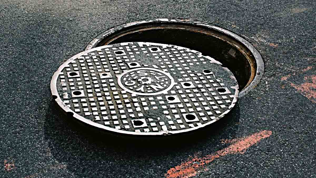 Pulis, 3 pa naaktohang nagnanakaw ng kable ng PLDT sa manhole | HATAW ...
